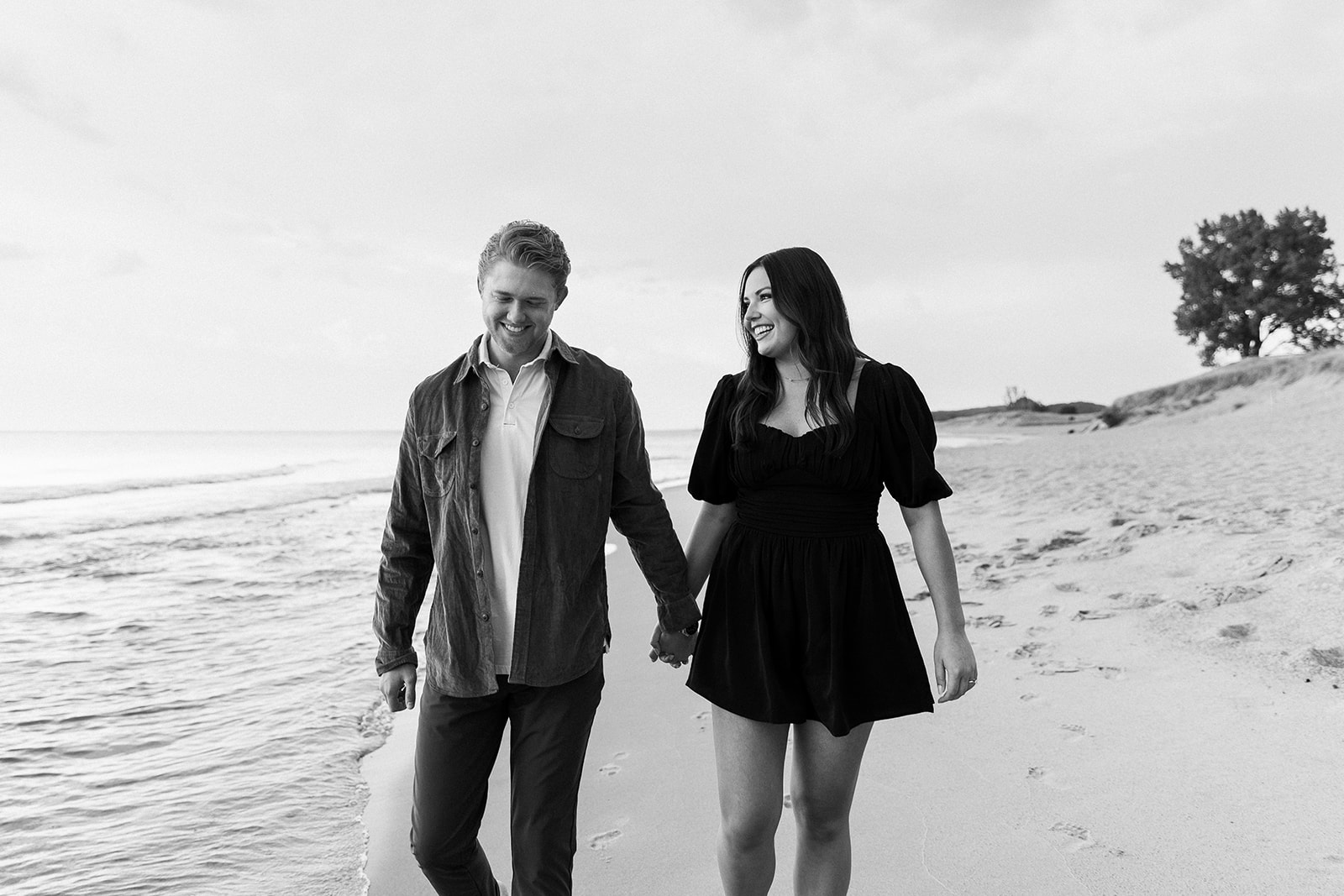 Engagement Session Oval Beach in Michigan | Lindsay & Blake