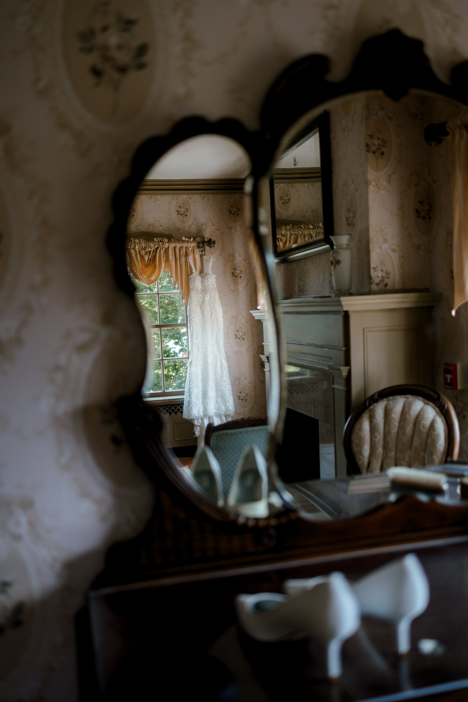 Timeless and Romantic Felt Mansion Wedding | Monica and Ricky