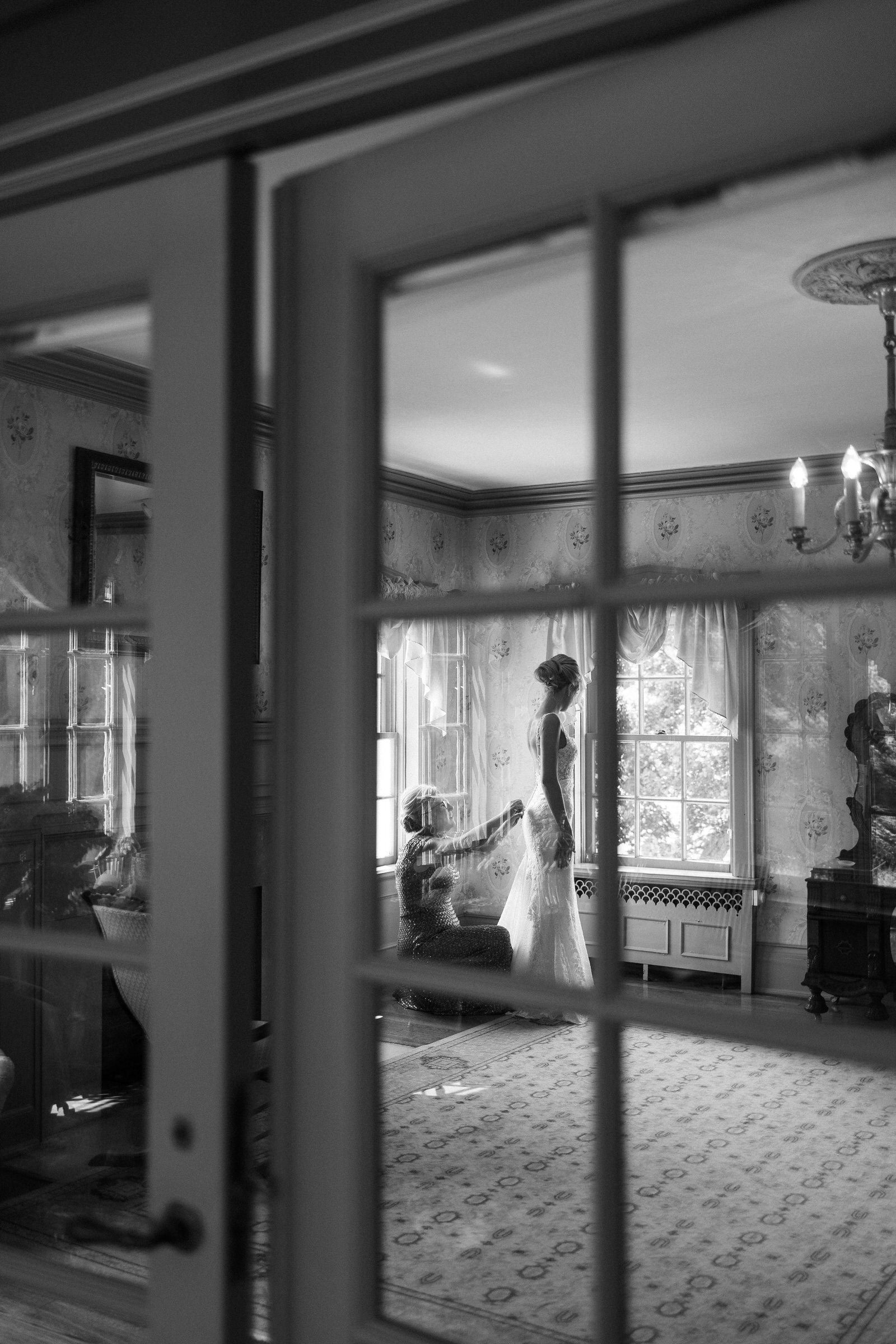 Timeless and Romantic Felt Mansion Wedding | Monica and Ricky